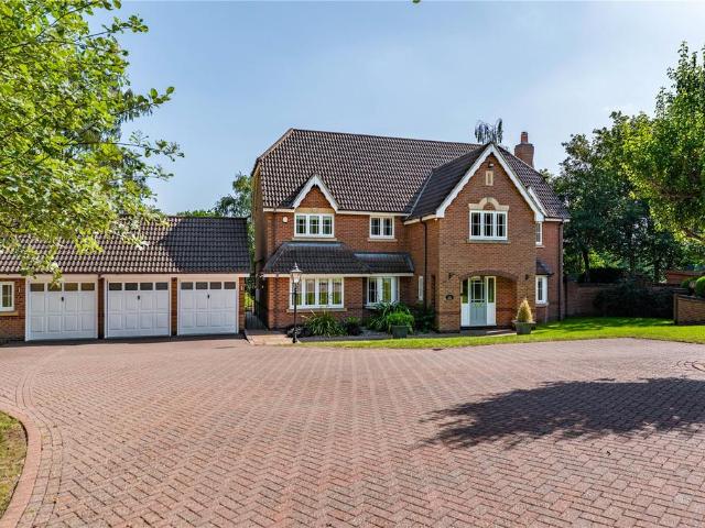 5 bedroom detached house for sale