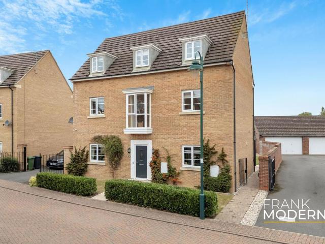 5 bedroom detached house for sale