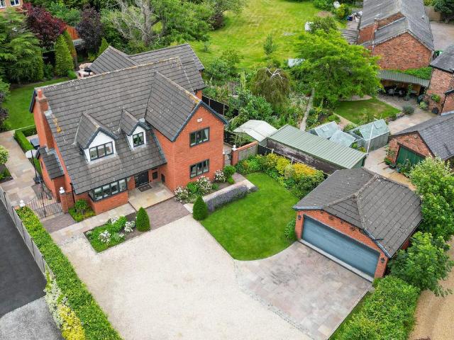 5 bedroom detached house for sale