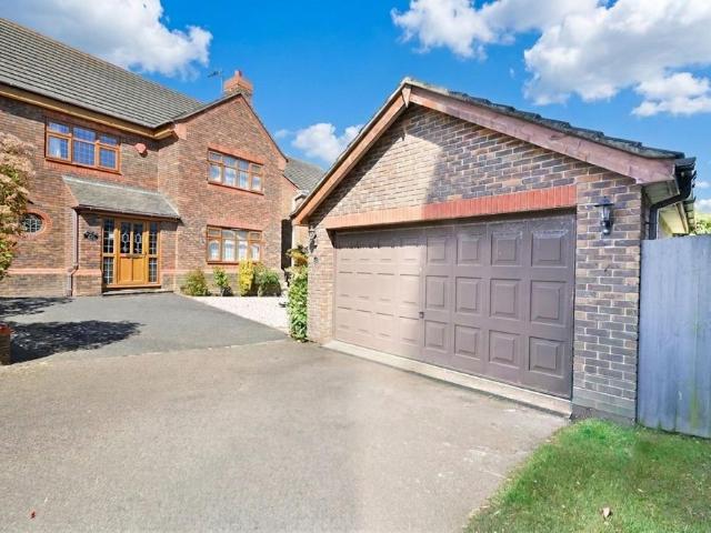 5 bedroom detached house for sale