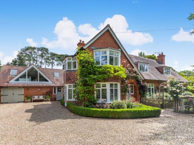 5 bedroom detached house for sale