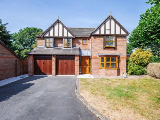 5 bedroom detached house for sale