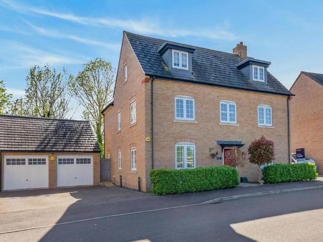 5 bedroom detached house for sale