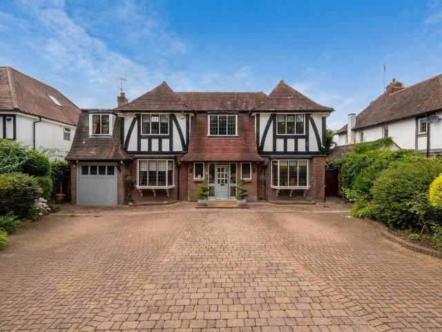 5 bedroom detached house for sale