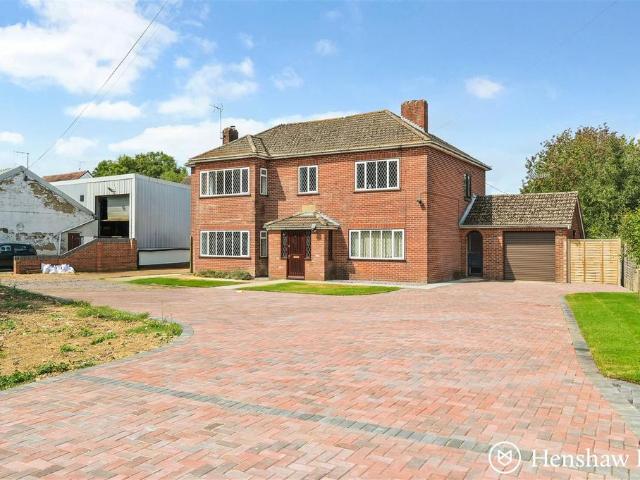 5 bedroom detached house for sale