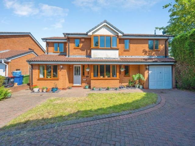5 bedroom detached house for sale