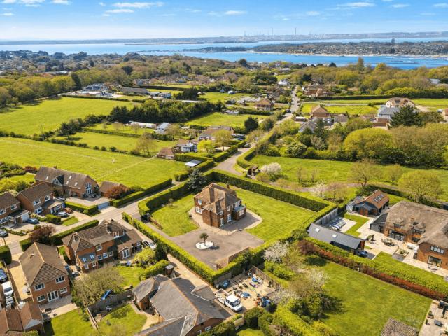 5 bedroom detached house for sale