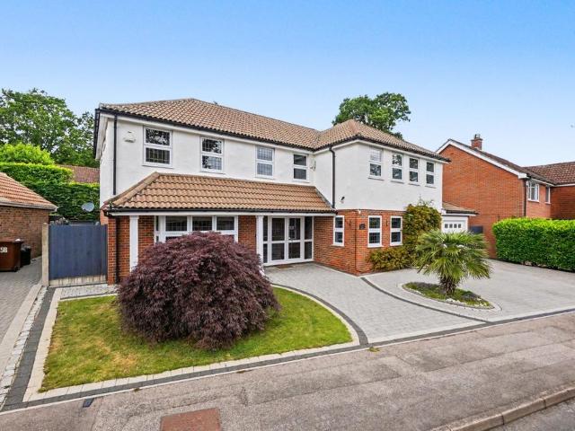 5 bedroom detached house for sale