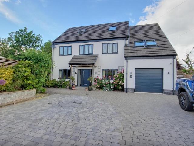 5 bedroom detached house for sale