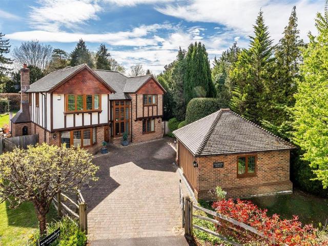 5 bedroom detached house for sale