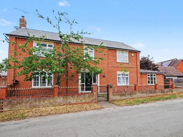 5 bedroom detached house for sale