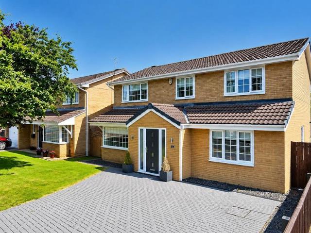 5 bedroom detached house for sale