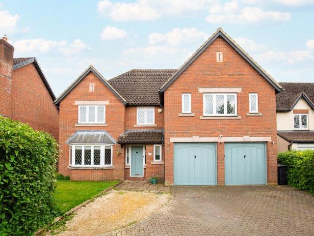 5 bedroom detached house for sale