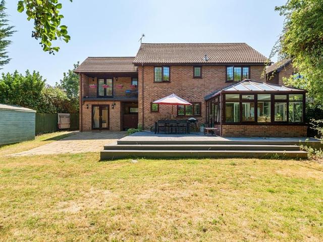 5 bedroom detached house for sale