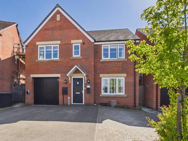 5 bedroom detached house for sale