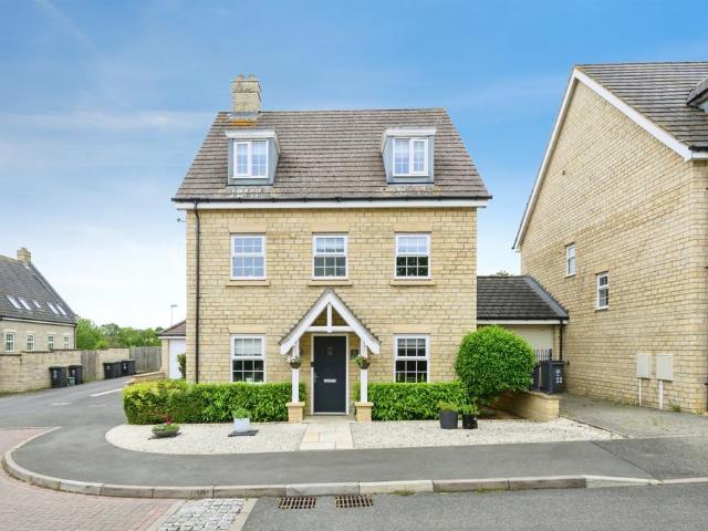 5 bedroom detached house for sale