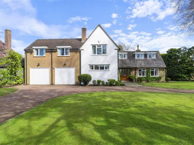 5 bedroom detached house for sale