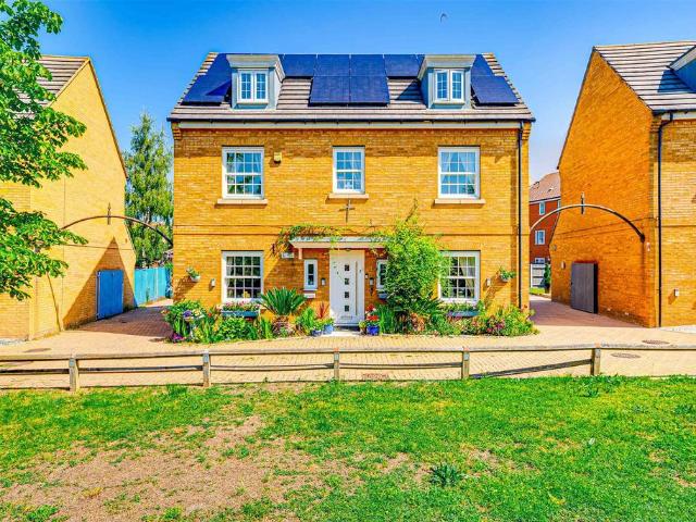 5 bedroom detached house for sale