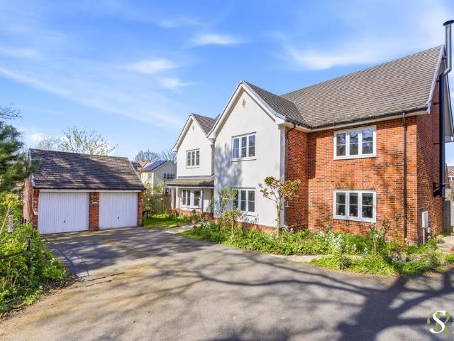 5 bedroom detached house for sale
