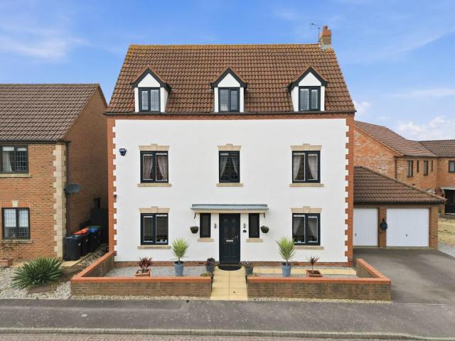 5 bedroom detached house for sale