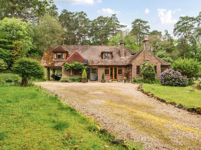 5 bedroom detached house for sale