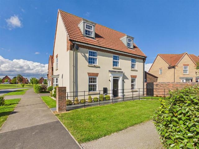 5 bedroom detached house for sale