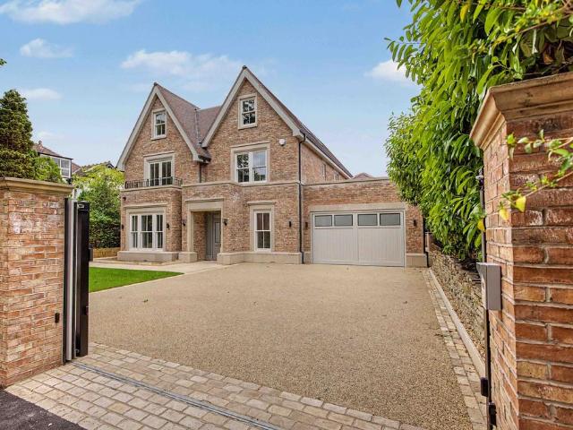 5 bedroom detached house for sale