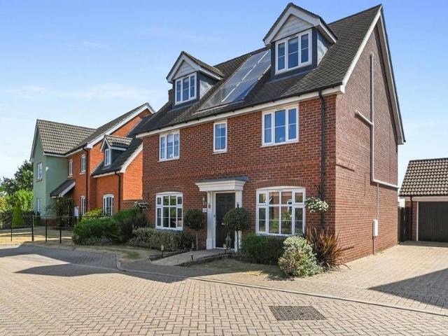 5 bedroom detached house for sale