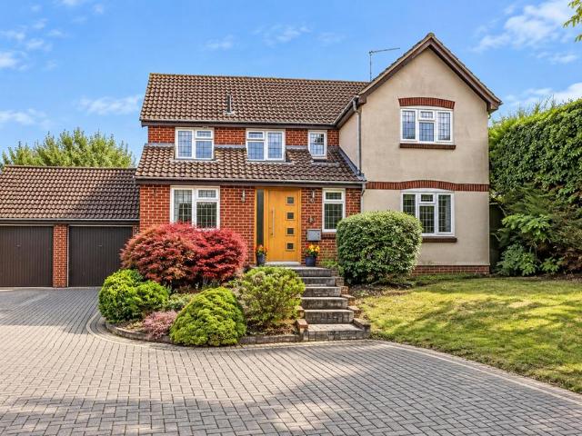 5 bedroom detached house for sale