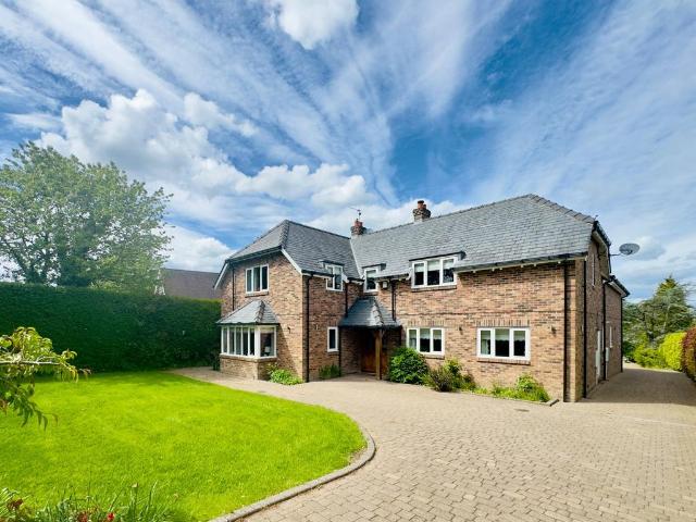 5 bedroom detached house for sale