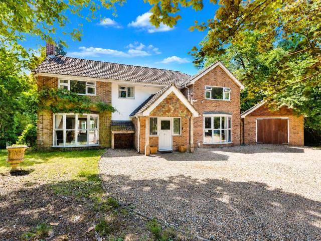 5 bedroom detached house for sale