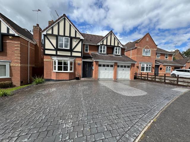 5 bedroom detached house for sale