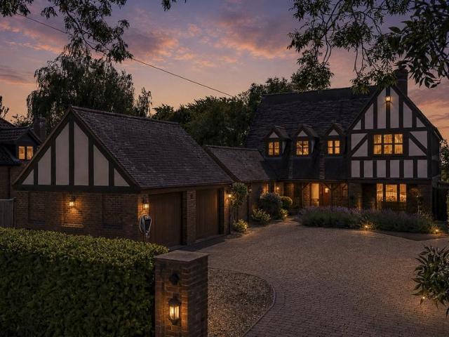 5 bedroom detached house for sale