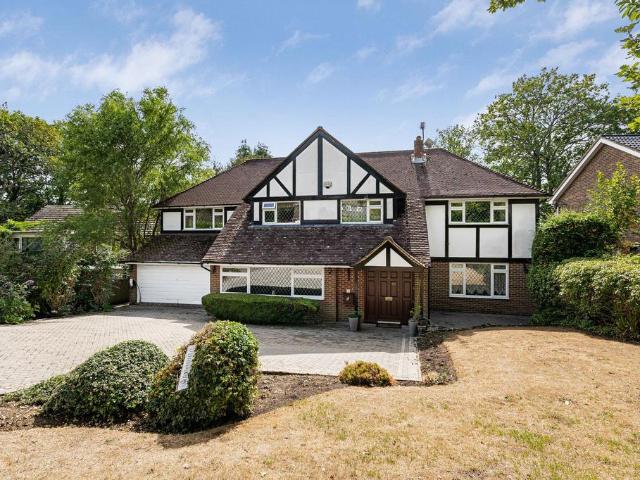 5 bedroom detached house for sale