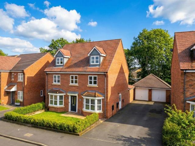 5 bedroom detached house for sale