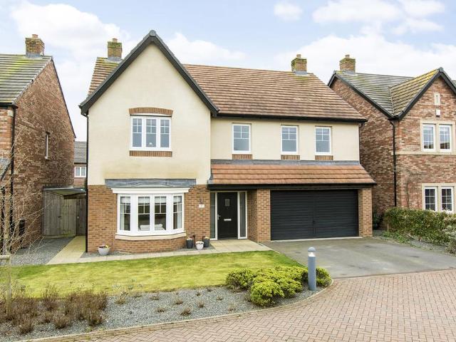 5 bedroom detached house for sale