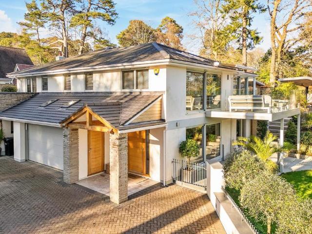 5 bedroom detached house for sale