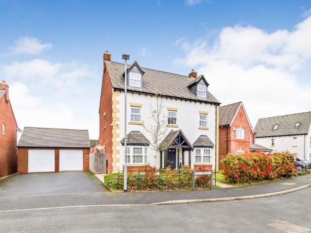 5 bedroom detached house for sale