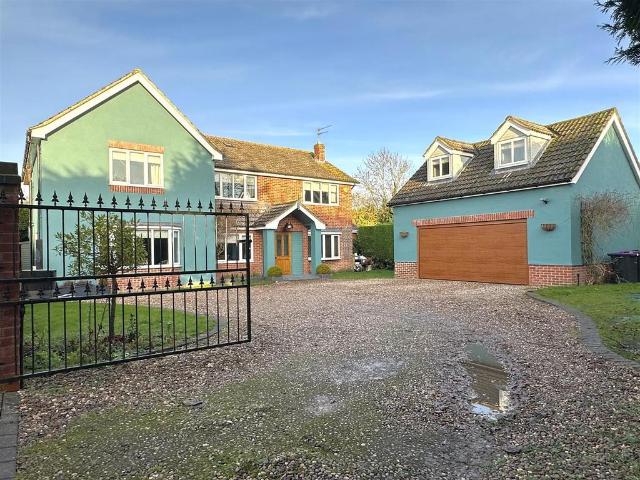 5 bedroom detached house for sale