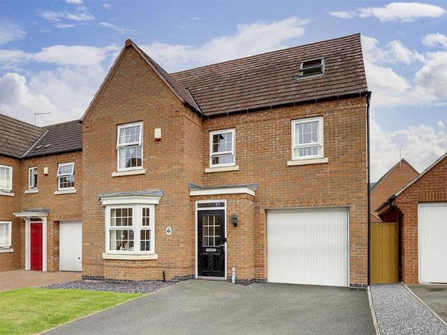 5 bedroom detached house for sale