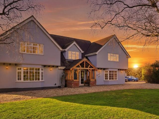 5 bedroom detached house for sale