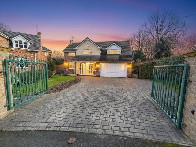5 bedroom detached house for sale