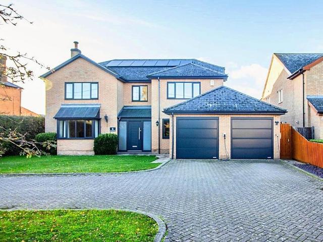 5 bedroom detached house for sale