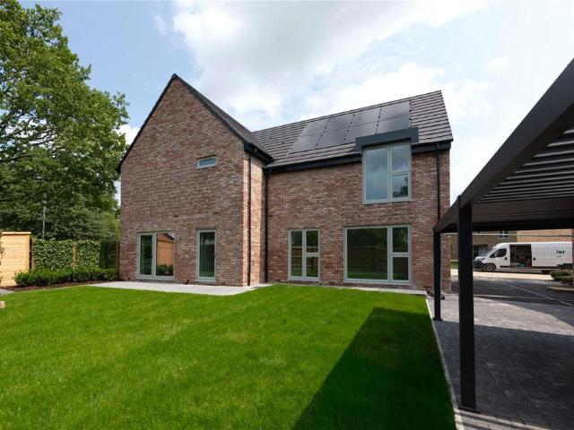 5 bedroom detached house for sale