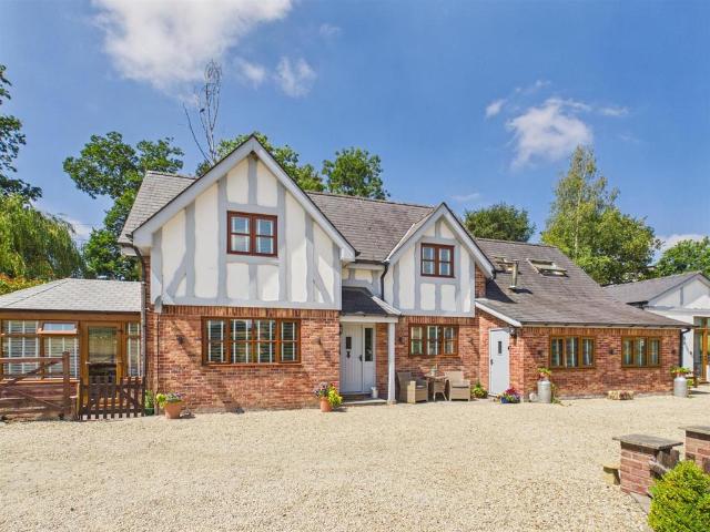 5 bedroom detached house for sale