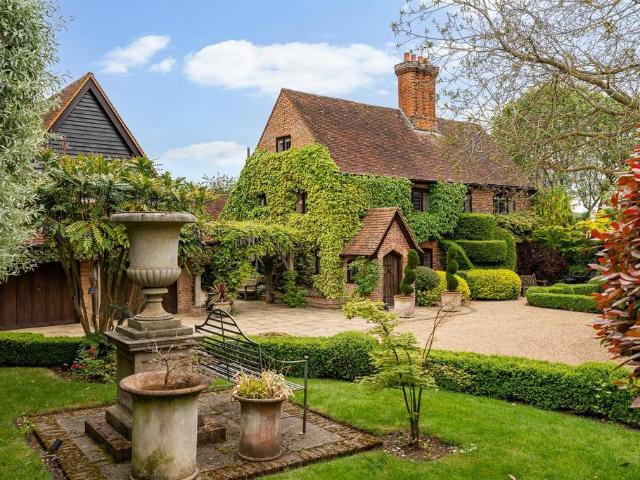 5 bedroom detached house for sale