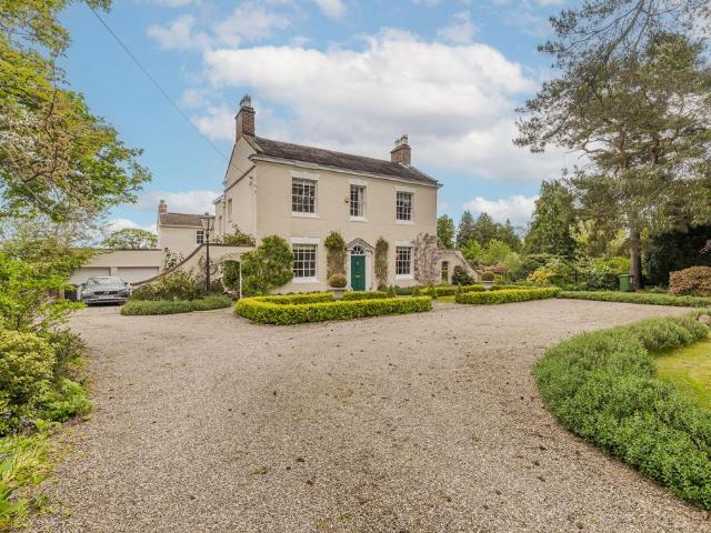 5 bedroom detached house for sale