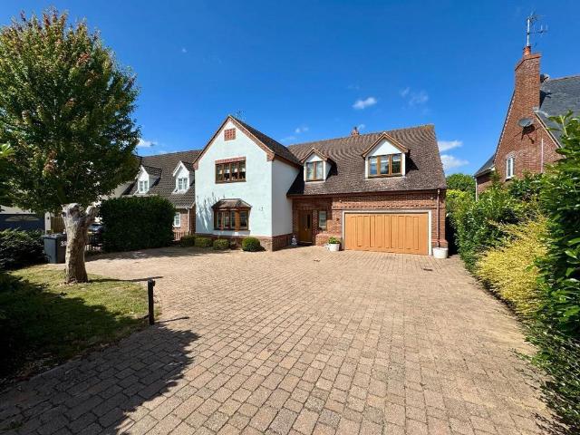 5 bedroom detached house for sale