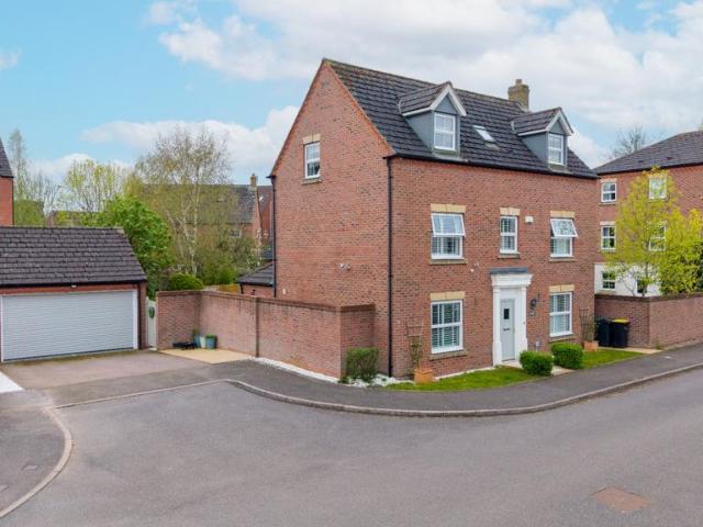 5 bedroom detached house for sale