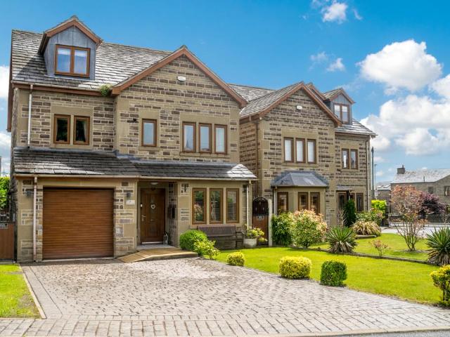 5 bedroom detached house for sale